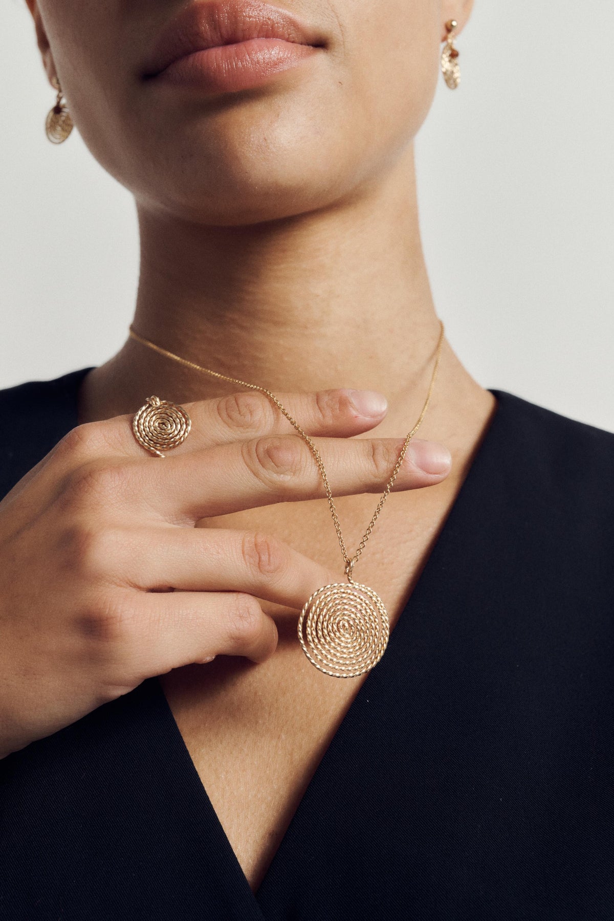 Choisir ses boucles d’oreilles | le guide complet – Camille Colette Studio